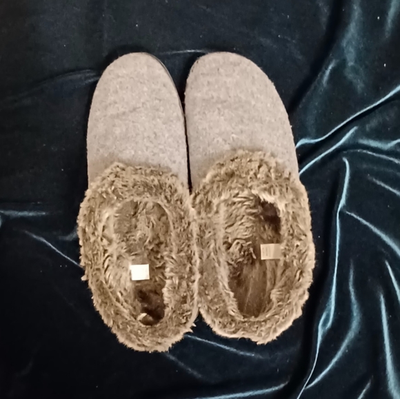 Acorn | Shoes | Acorn Faux Fur Trimmed Slippers | Poshmark